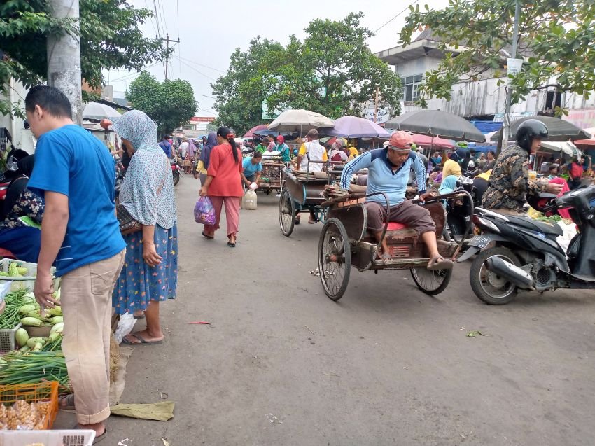 Hanya Ada di Pemalang Jalan Raya Bisa Berubah Jadi Pasar